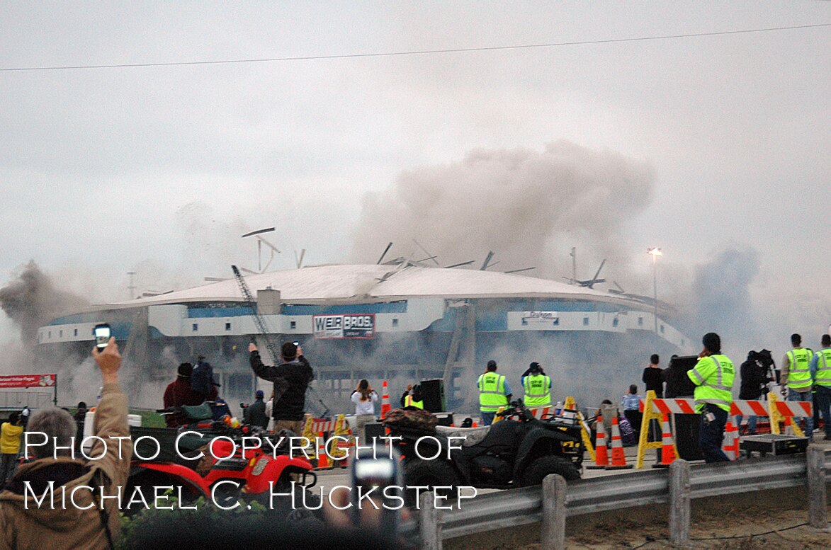Bleacher Report's Exclusive Coverage of the Texas Stadium Implosion