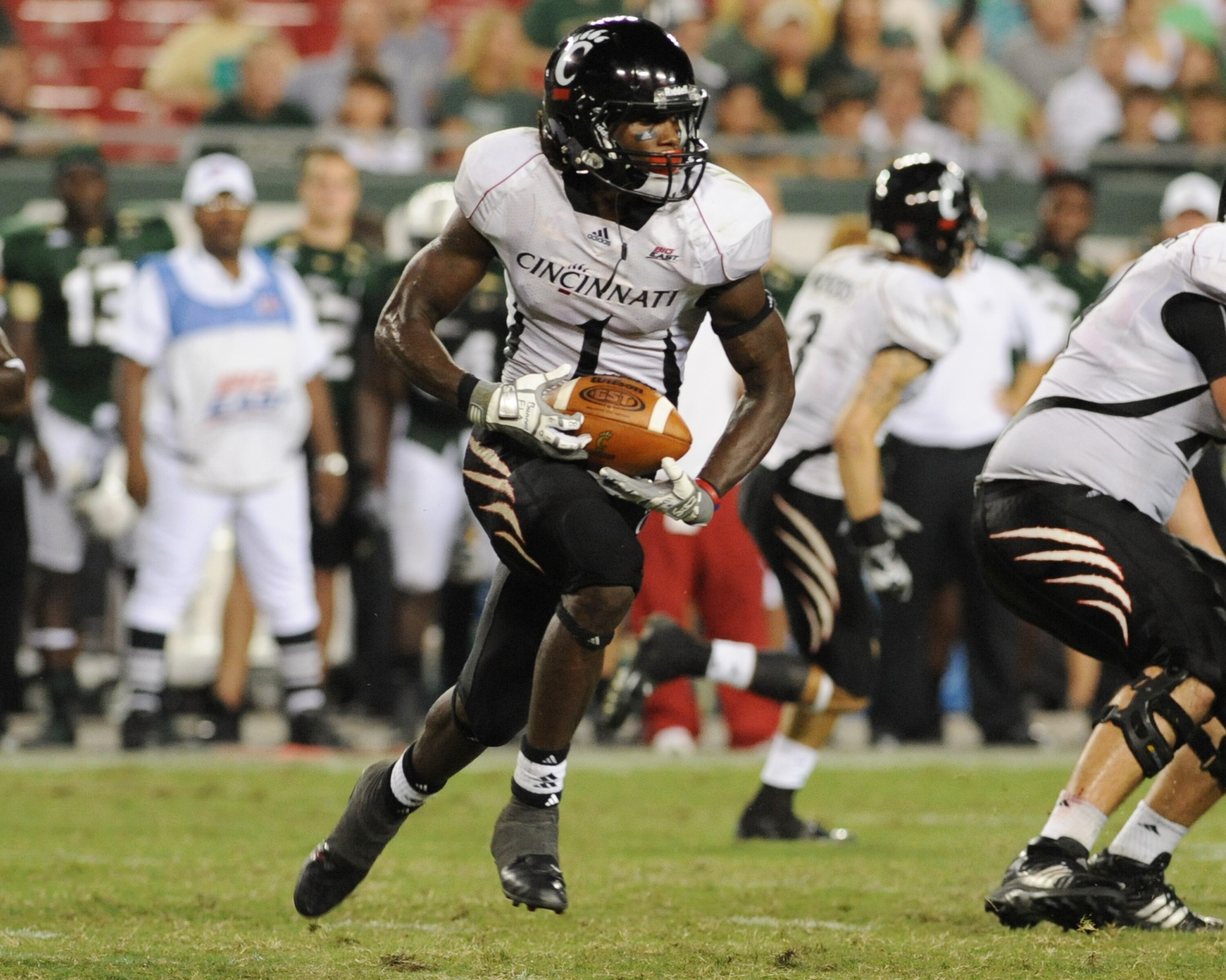 2010 College Football Predictions: Is Vegas Right on the Teams To Beat?