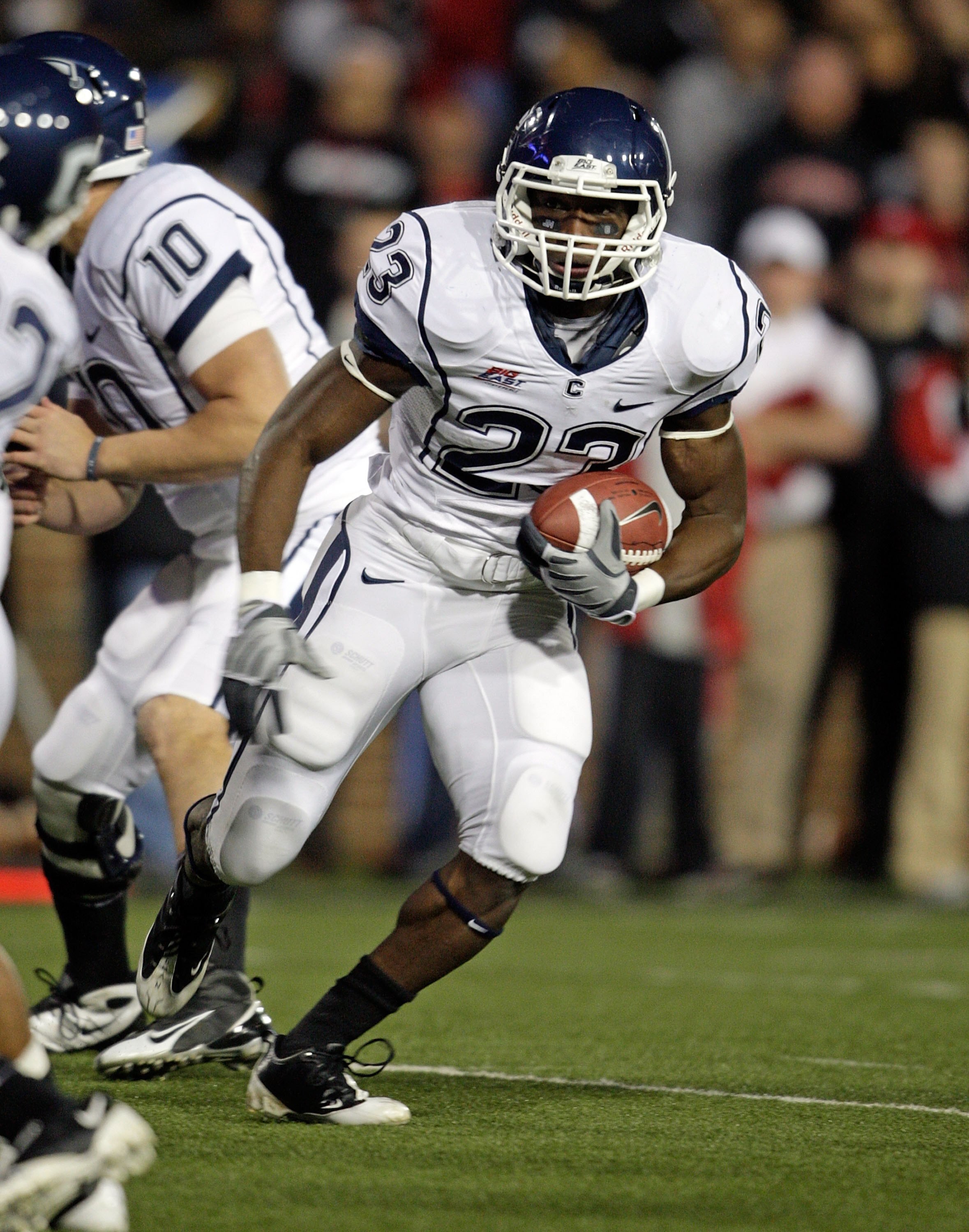 College Football: Daniel Thomas And 10 RB's Flying Under the Radar ...