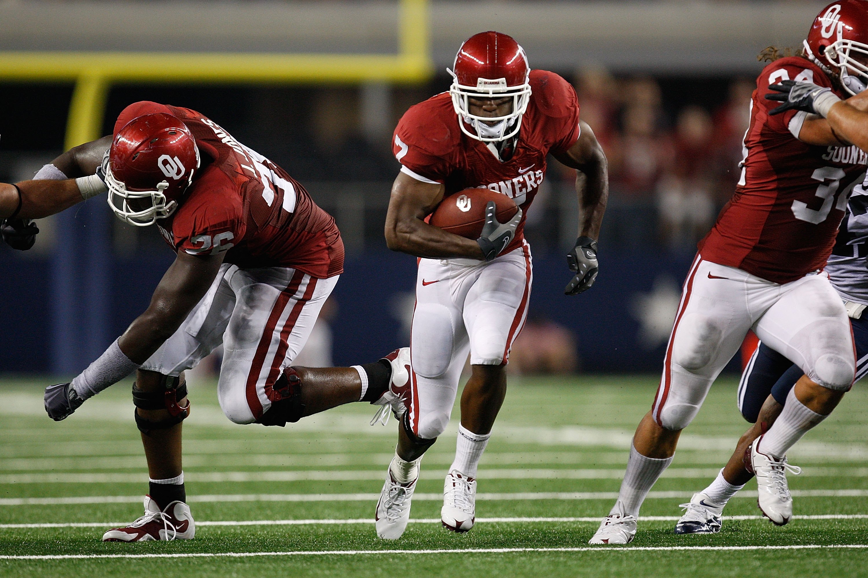 Ten NCAA Running Backs That Can't Be Lost to Injury