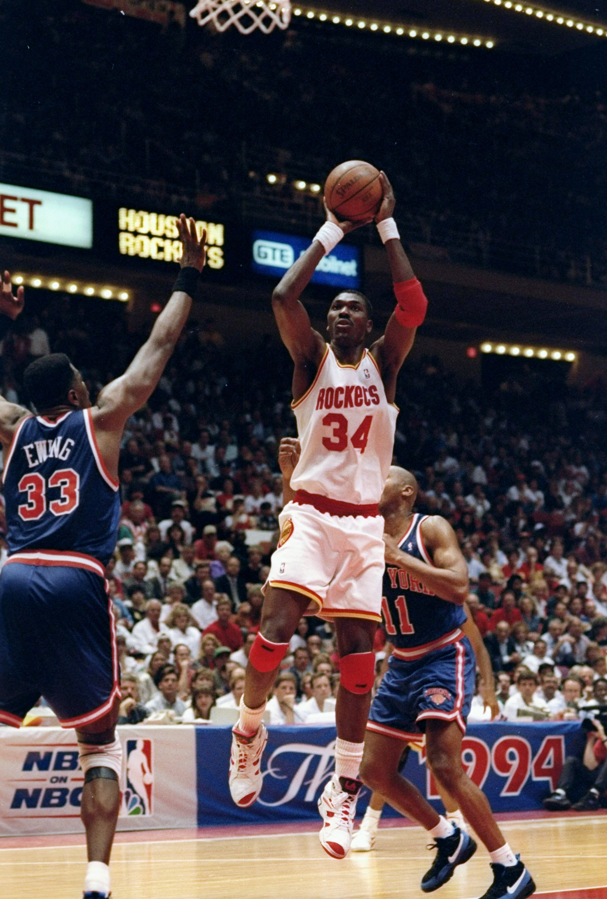 Offensive Firepower: NBA's 10 Most Unstoppable Scorers of All Time