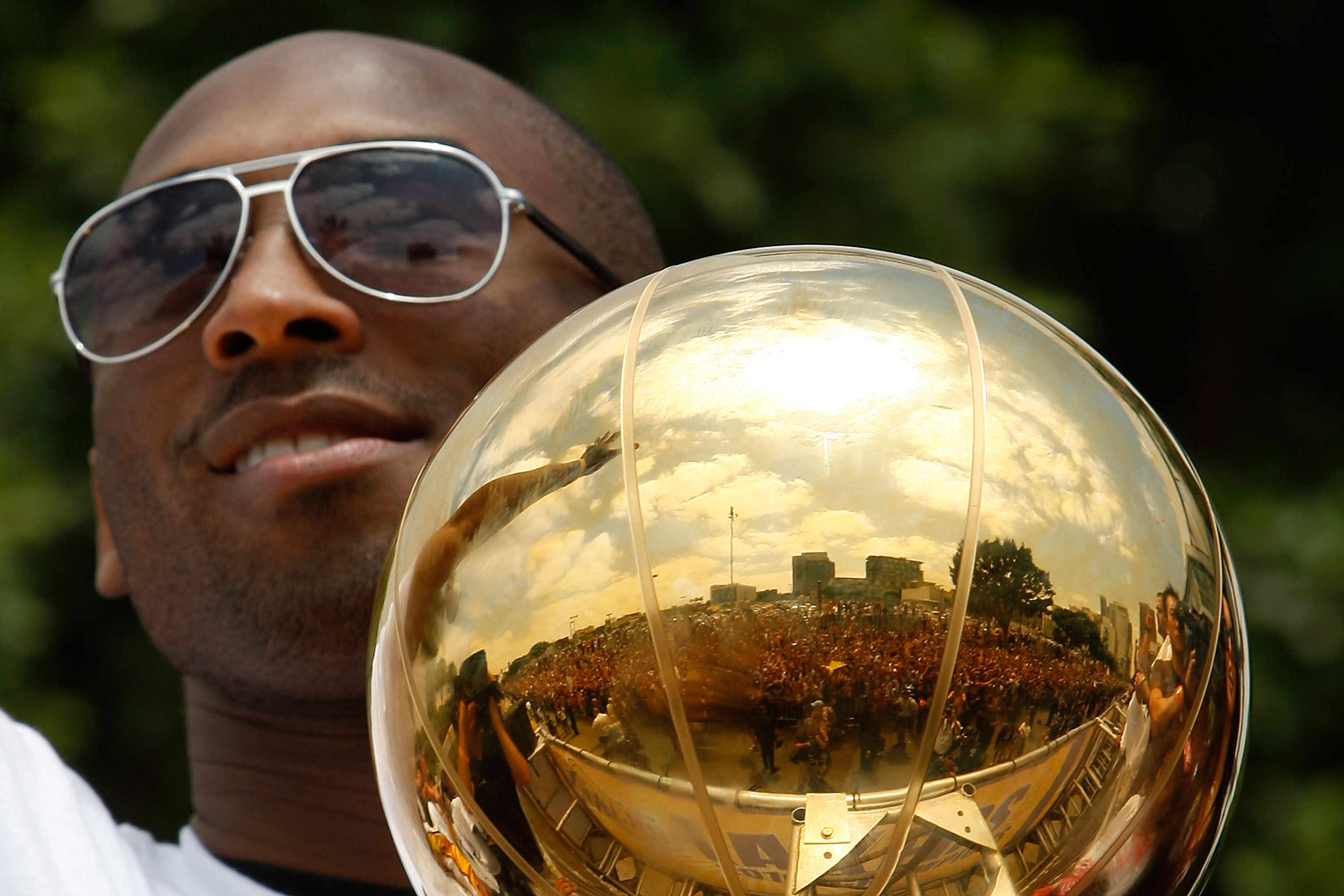 How Kobe Bryant and The Los Angeles Lakers Can Three-Peat