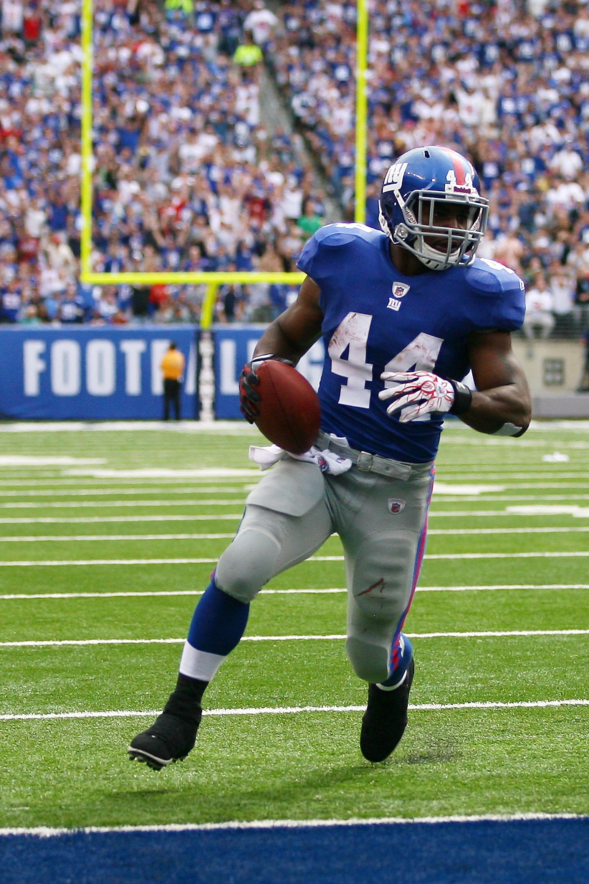 Adrian Peterson, Peyton Hillis, and The Top 10 Running Backs Through ...