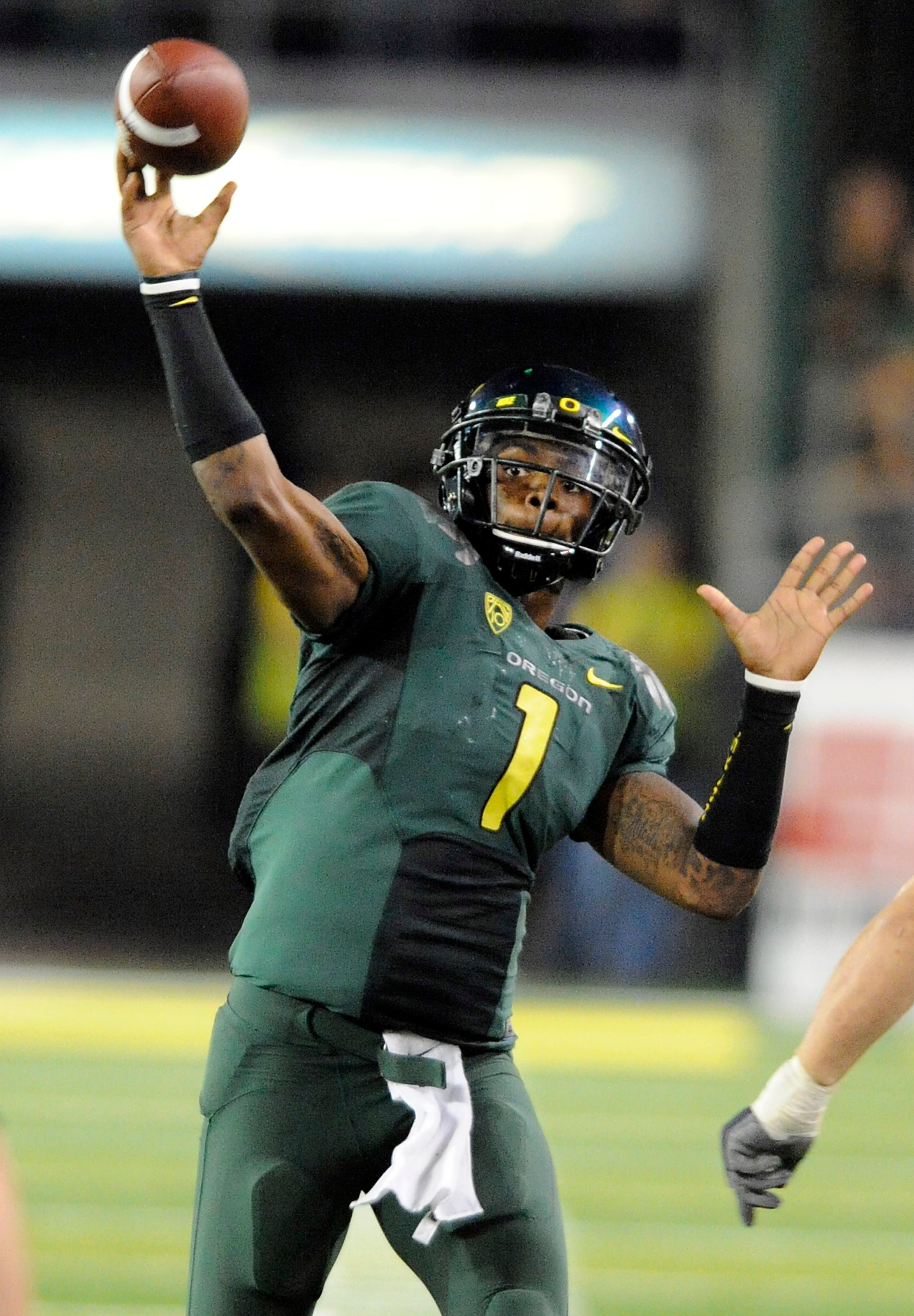 College Football Weekly Awards: Oregon Continues to Prove Conference ...