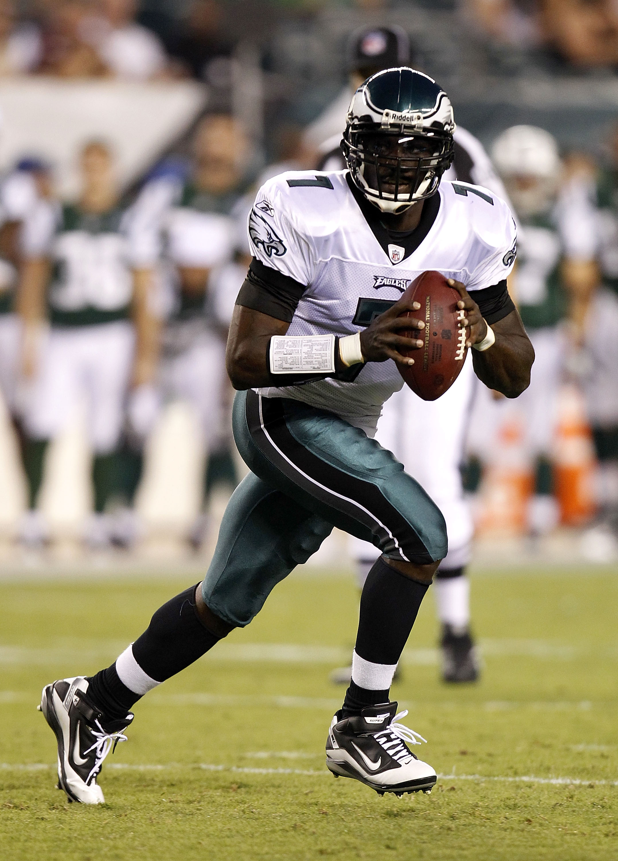 Michael Vick, Vince Young and the Top 10 Running Quarterbacks in the NFL