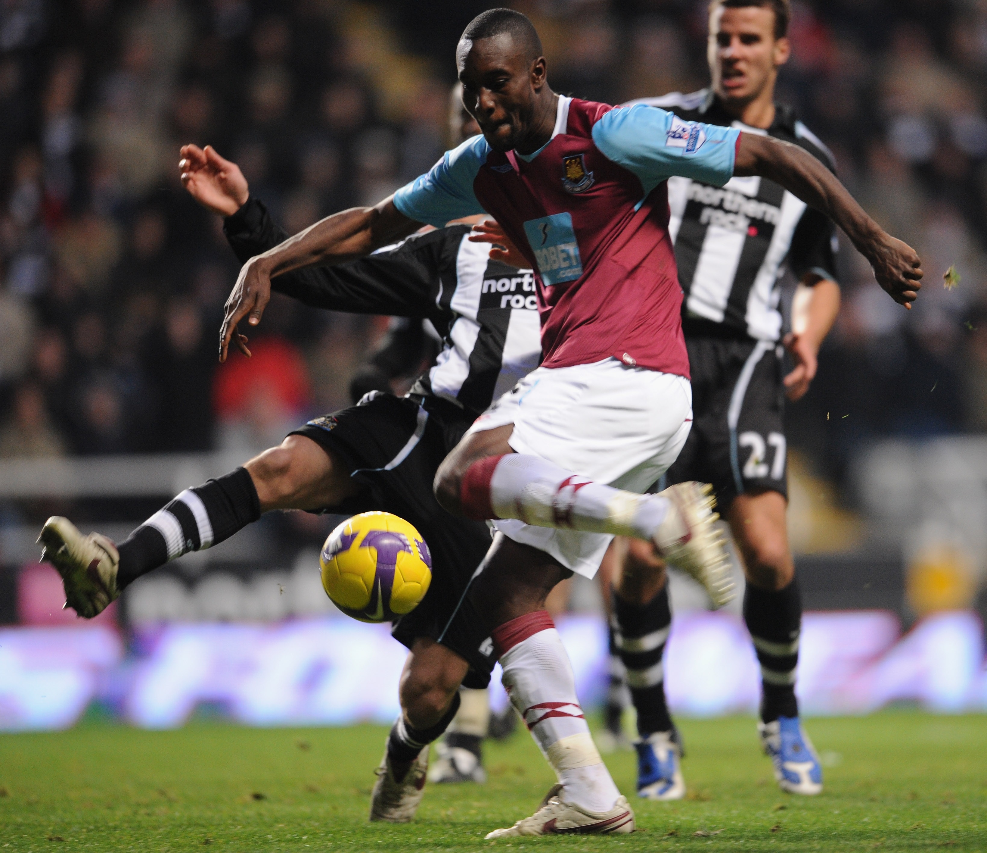 EPL Predictions: Chelsea to Tame the Wolves While Manchester City Send ...