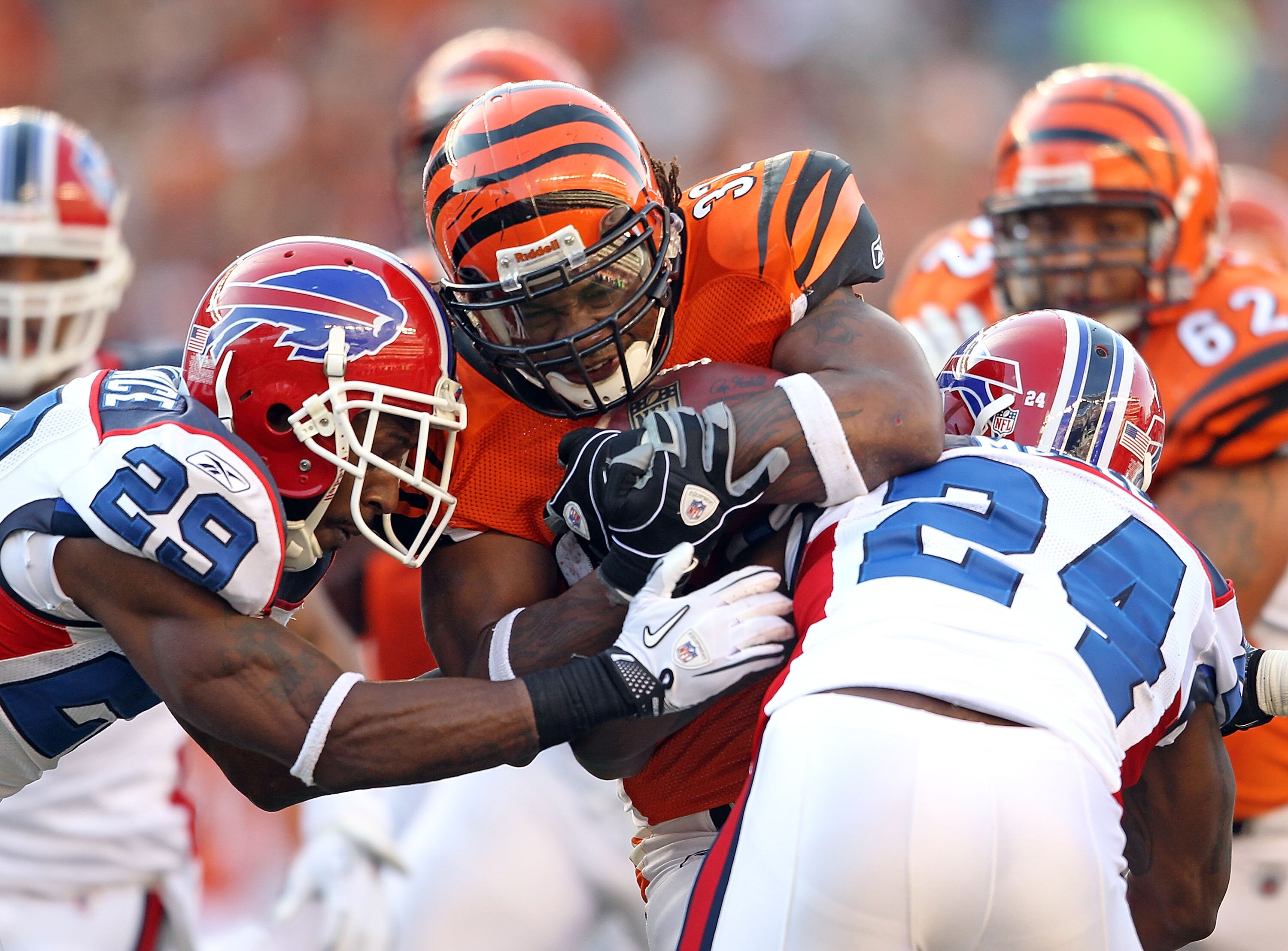 Fantasy Football Week 12: 20 Start 'Em, Sit 'Em Locks To Win Your Matchup