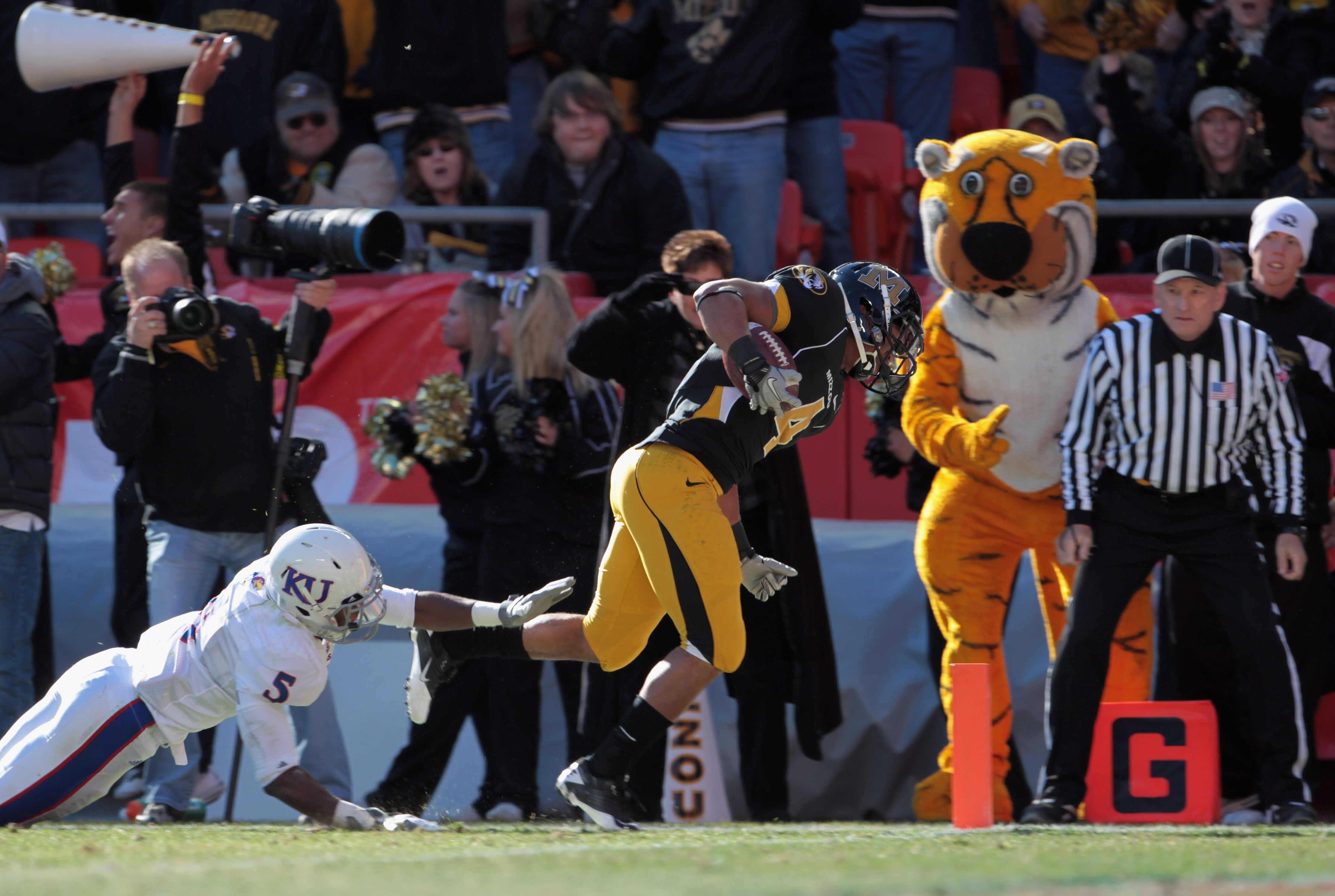 College Football Bowl Projections: Auburn and Oregon Hear Wisconsin's ...