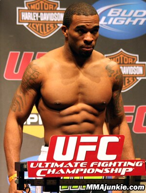 10 Fighters That Dana White and The UFC Need To Sign