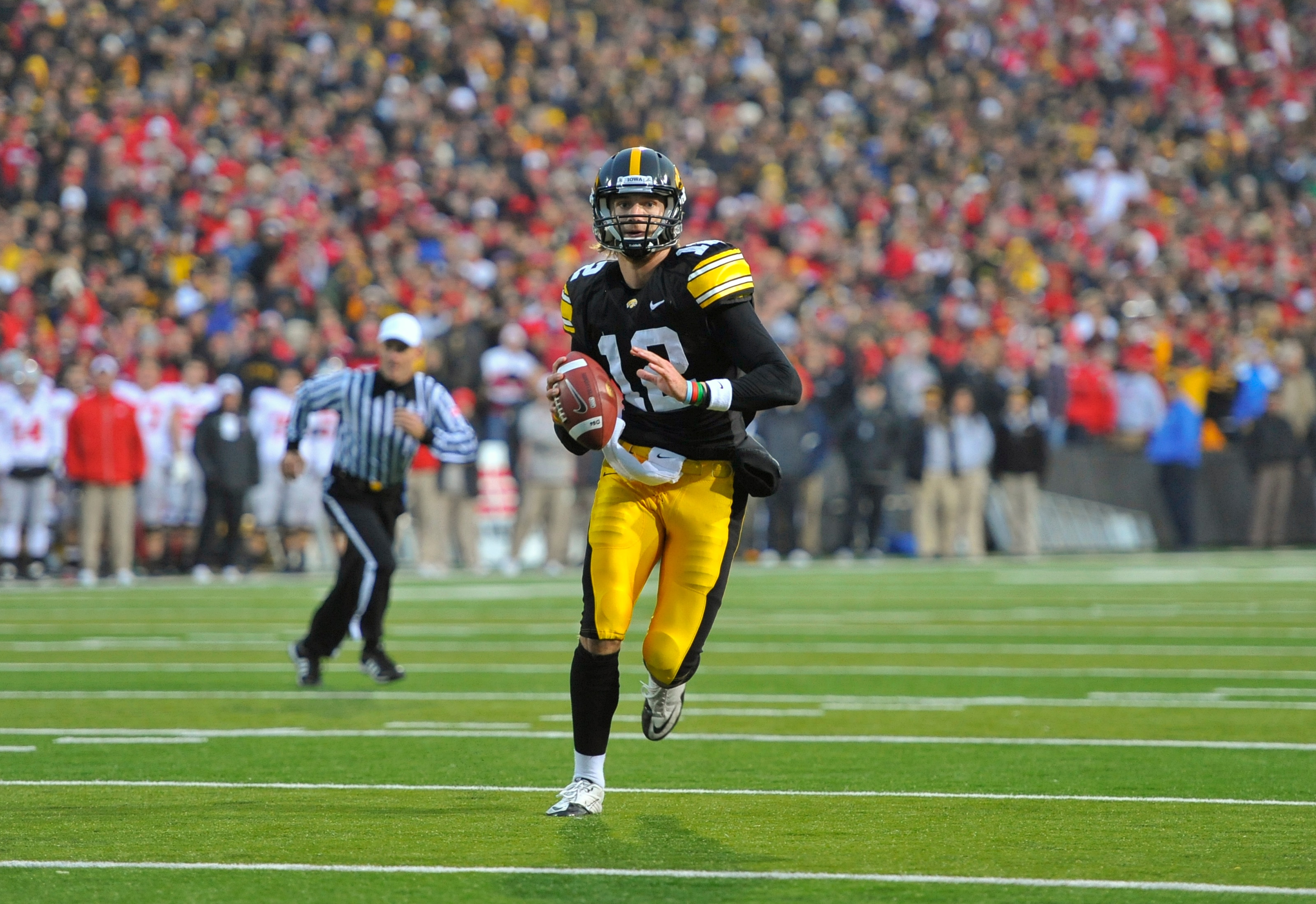 Bowl Schedule 2010-2011: Predicting the Winner of Every Bowl Game