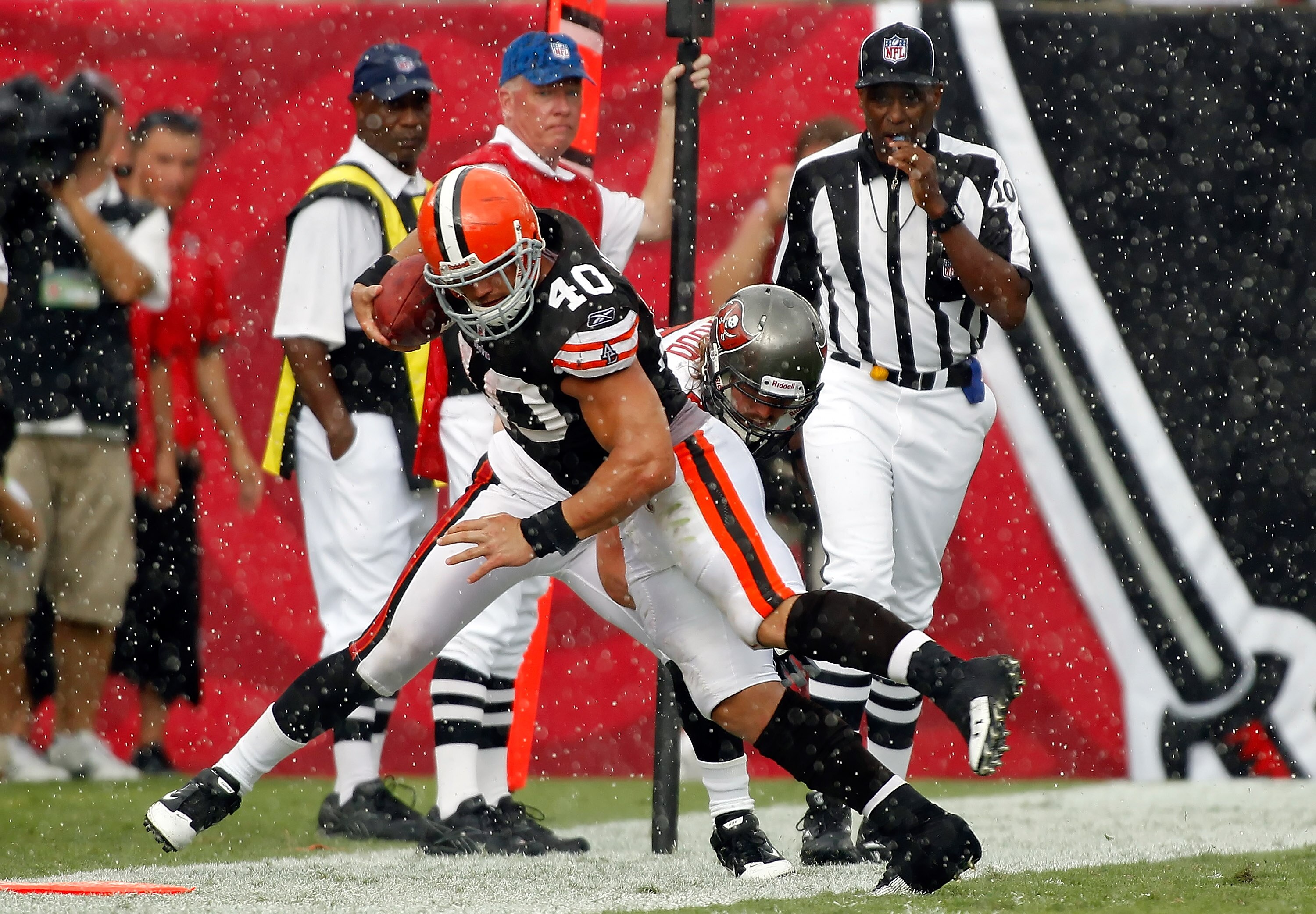Cleveland Browns: 10 Defensive Free Agents To Target in the 2011 Offseason