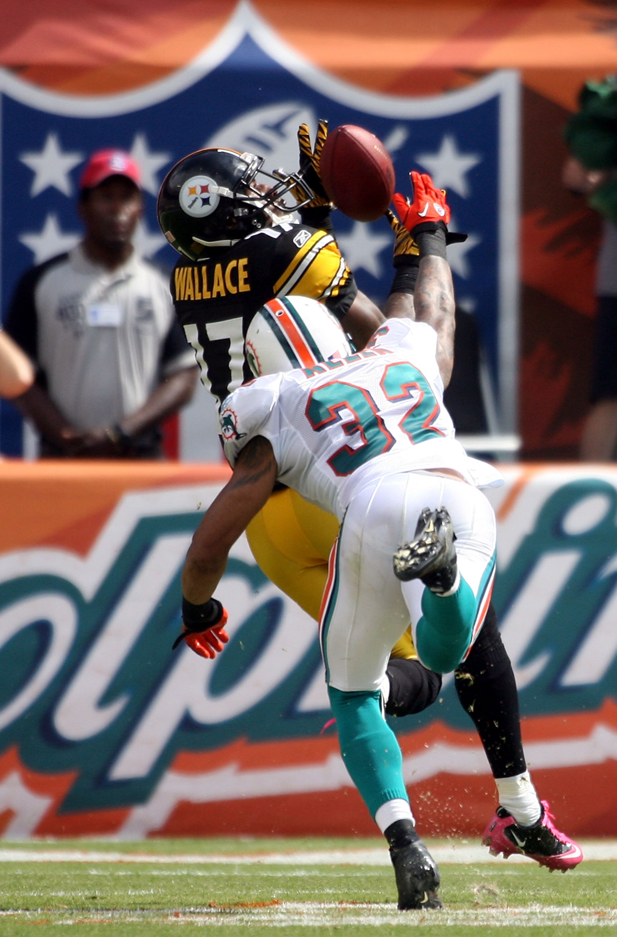 Pittsburgh Steelers: 5 Reasons Why Mike Wallace Is Better Than Santonio ...