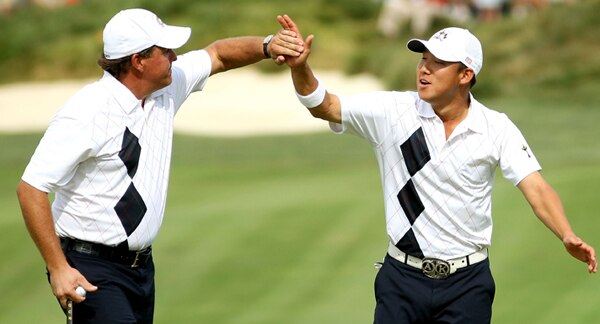 The 15 Biggest High-Five Fails in Sports