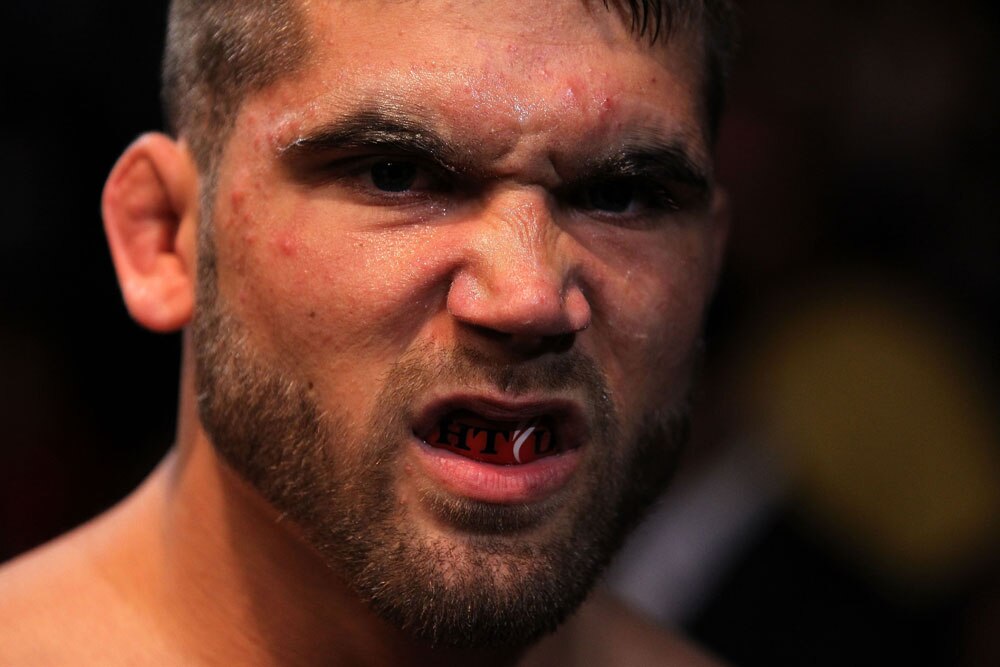 UFC 125 Results: Edgar Outlasts Maynard and Other Round-By-Round Analysis