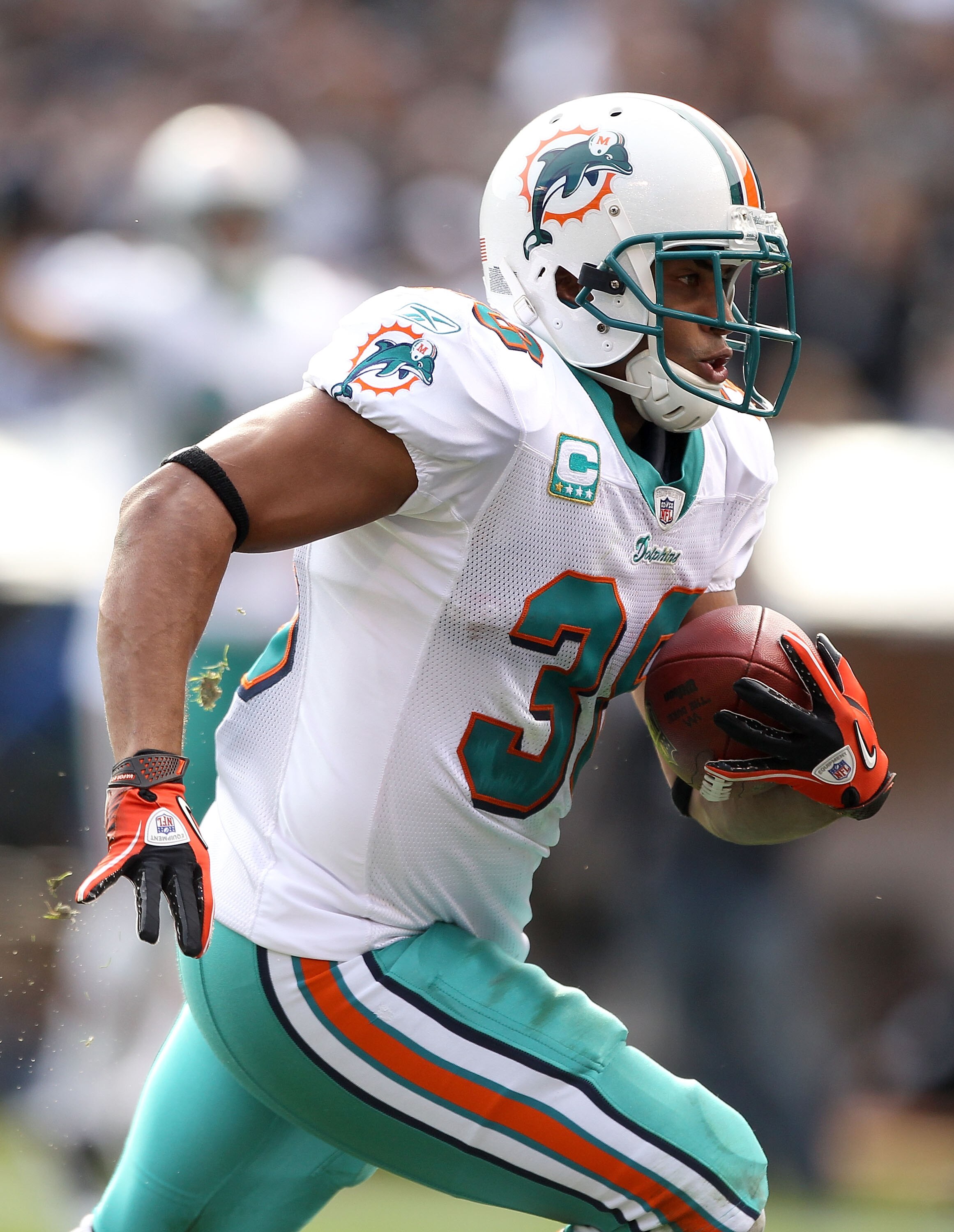 Miami Dolphins: An Early Look at the Team's Free Agents In 2011 | News ...