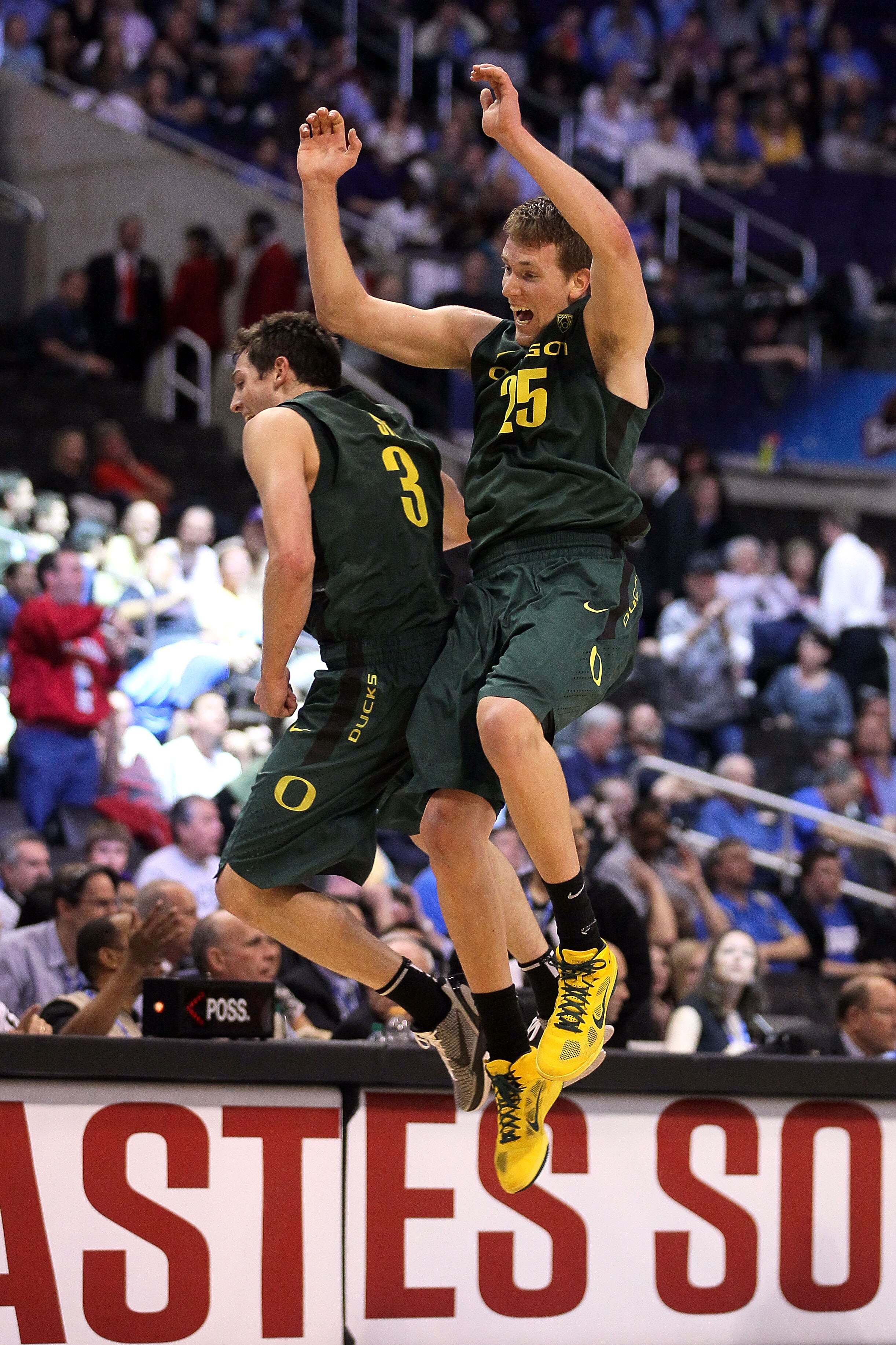 Pac-10 Tournament: Ducks Fly, Huskies Howl and More in Quarterfinal ...