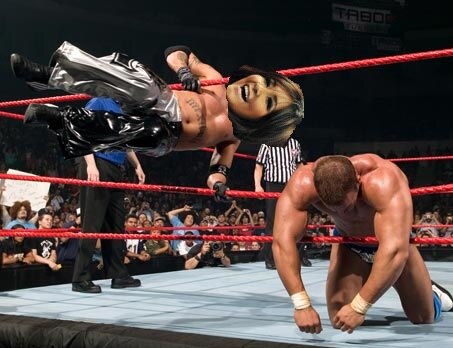 WWE Snookimania: 10 Wrestling Moves and Holds for Snooki's Moveset